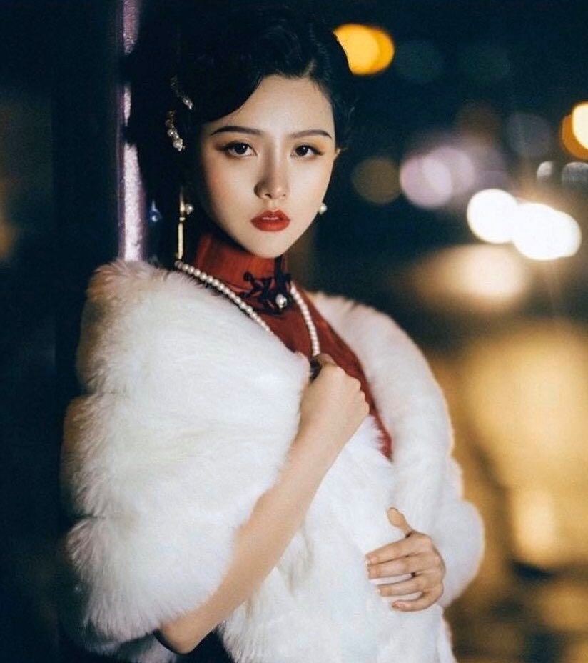 Áo choàng lông trắng